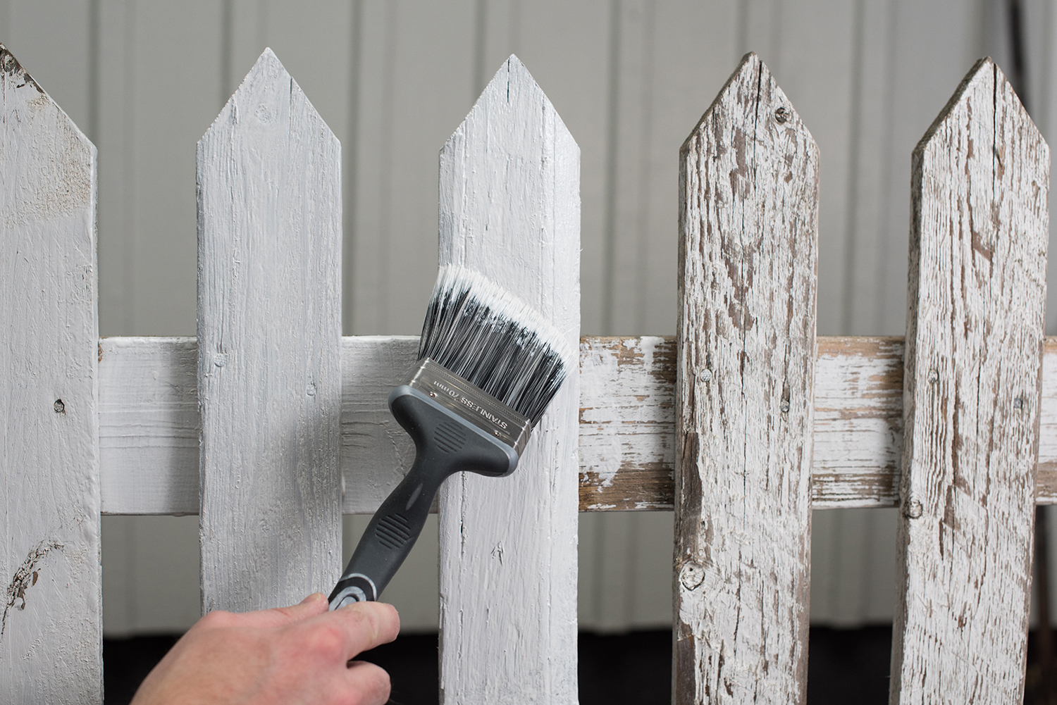 Male stakit, hegn eller plankeværk - Sådan gør du trin-for-trin - Anza