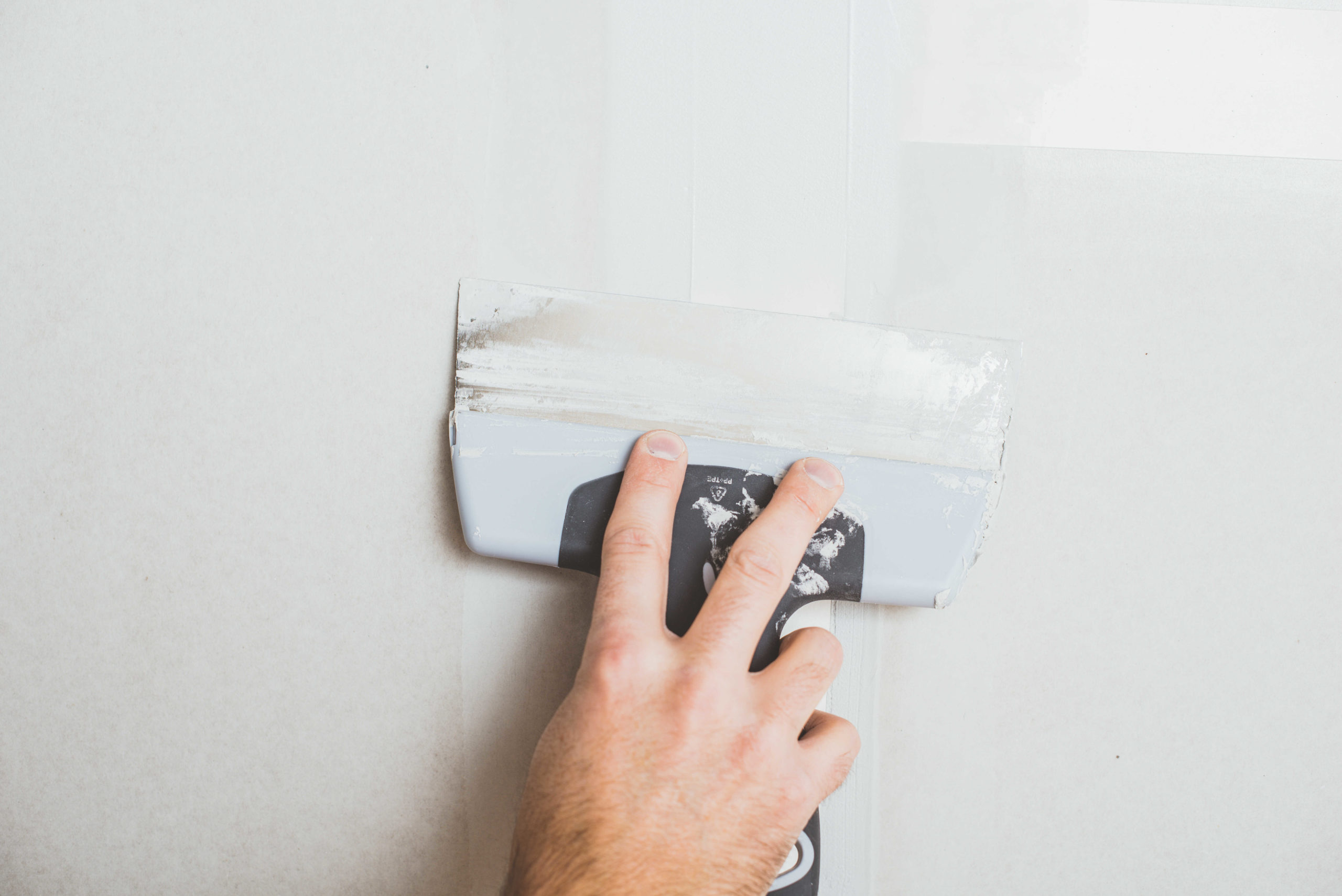 Fuldspartle en væg med rullespartel - Sådan gør du trin-for-trin - Anza